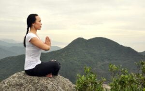 Outdoor Yoga: Benefits, Tips, And Suggestions For How You Can Use Your ...